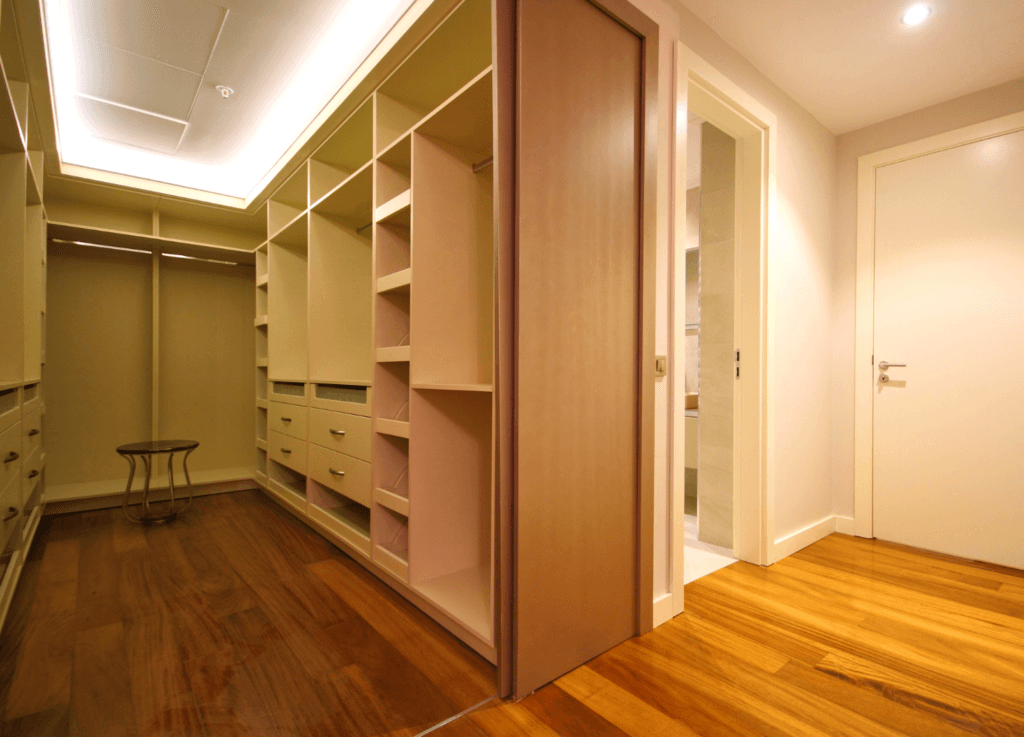 Luxury Walk-in Wardrobe - wudbell